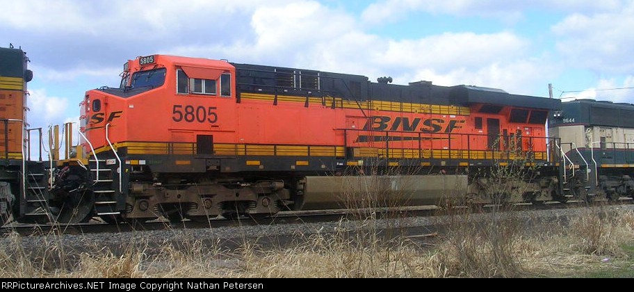 BNSF 5805
